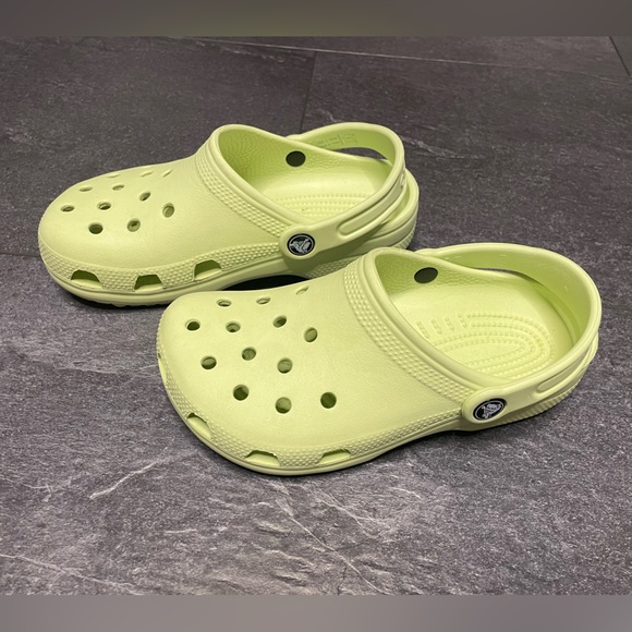 CROCS | Shoes | Little Girls Light Green Crocs Very Gently Worn Size 2 ...